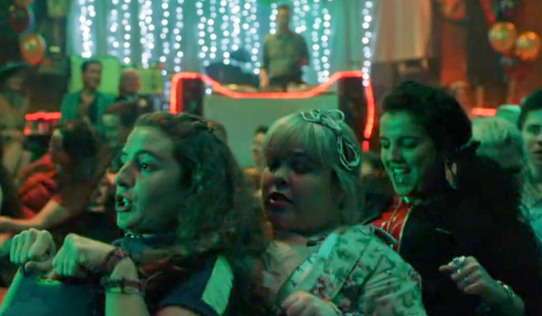 This Scene In Derry Girls Was The Most Irish Thing On TV – THE HOBBLEDEHOY