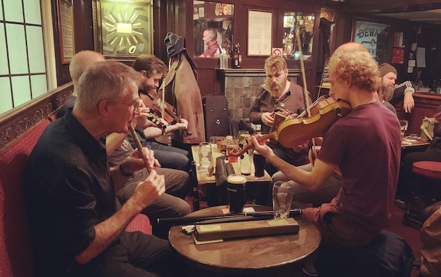England’s best pubs for live music – THE HOBBLEDEHOY
